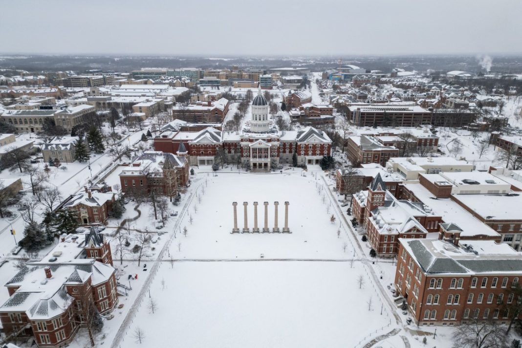 Massive Winter Storm Halts Travel and Shuts Down Washington, DC - Hob ...